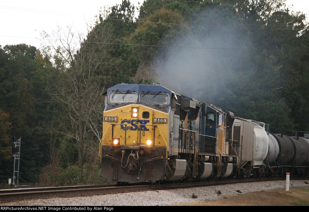 CSX 405, 4778, and UP 5199 roll EB